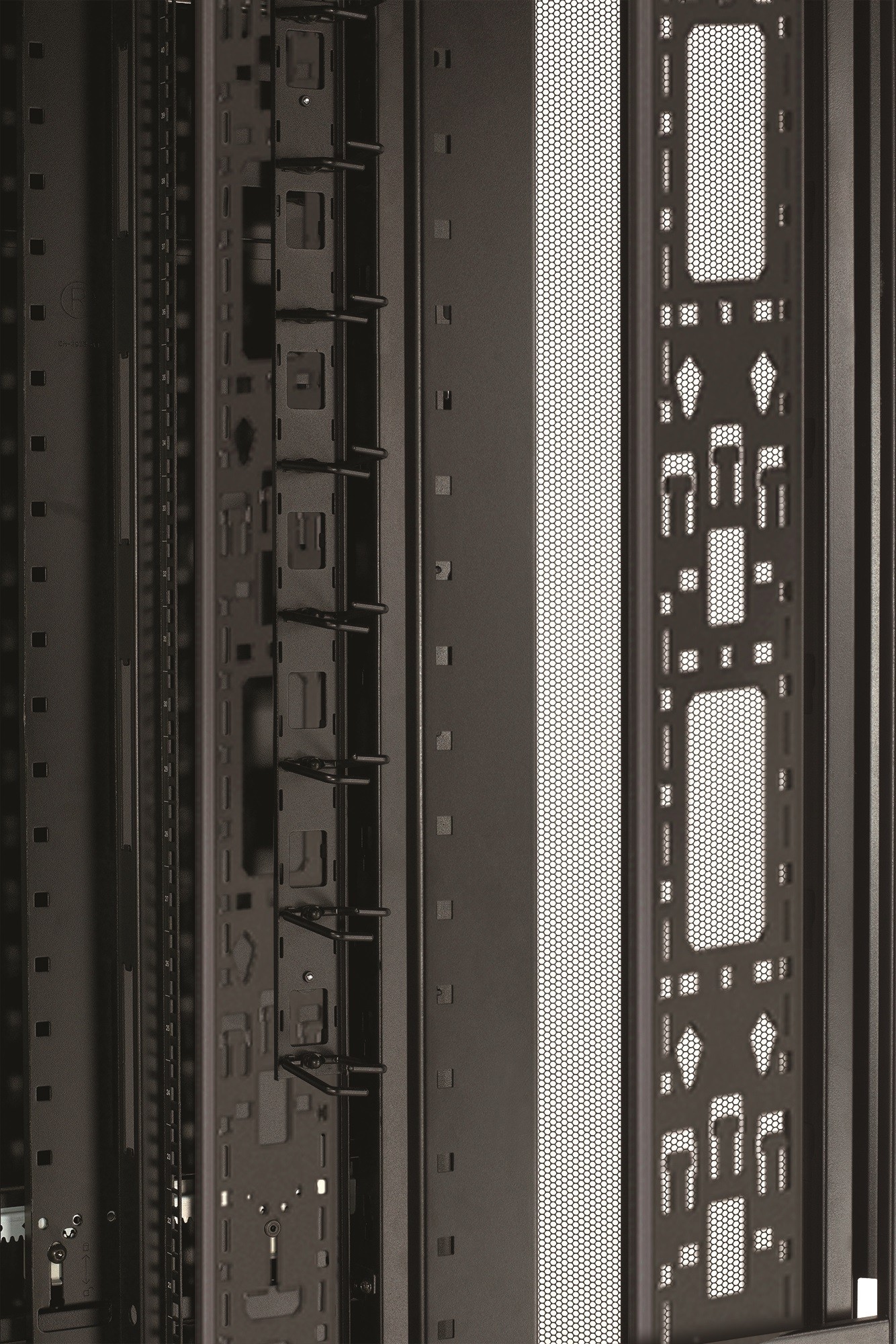 AR3100 Gabinete APC NetShelter SX de APC 42 U, 600 mm x 1070 mm, con paneles laterales, negro ...